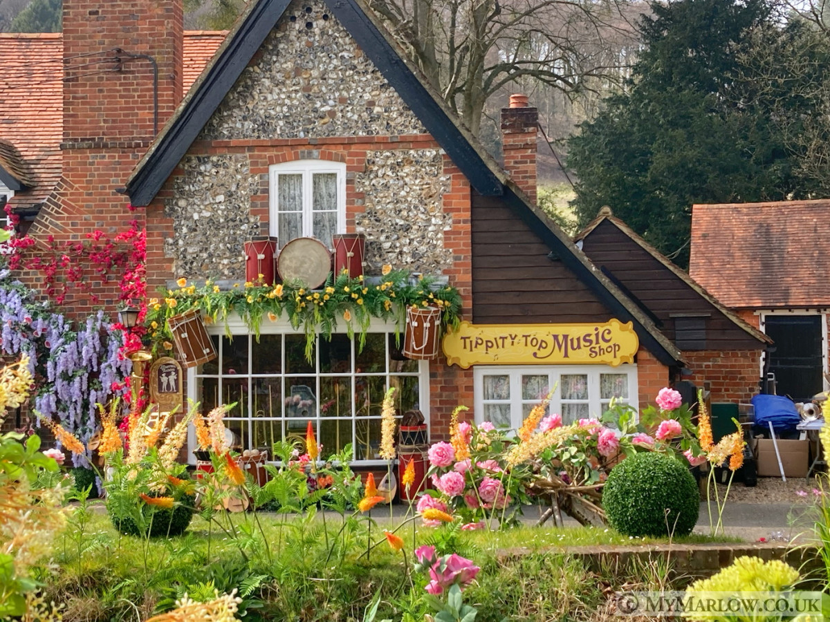 *GALLERY* Disney filming Enchanted sequel - My Marlow
